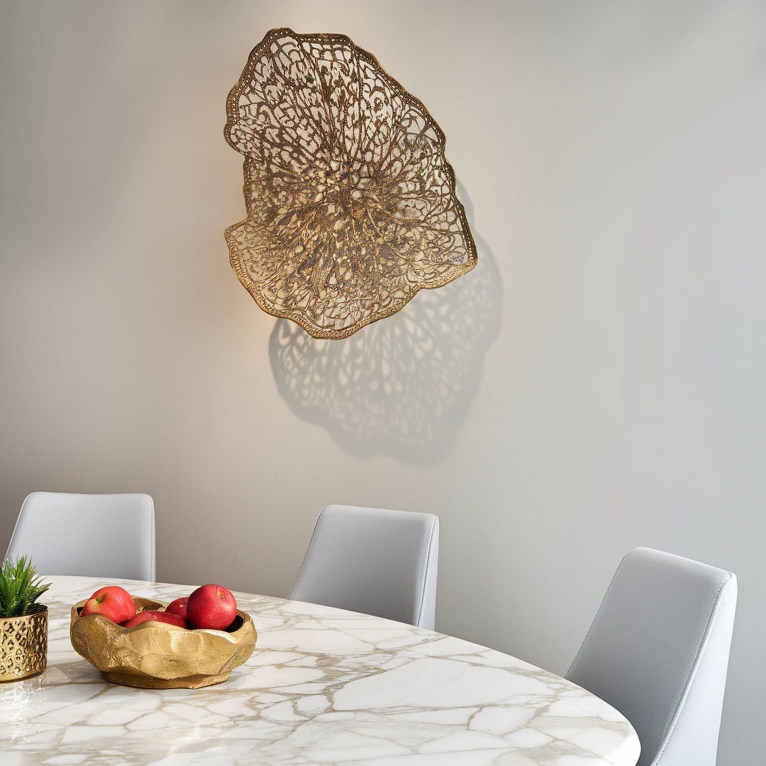 18 Beautiful Ways to Decorate With Gold – Rhythm of the Home