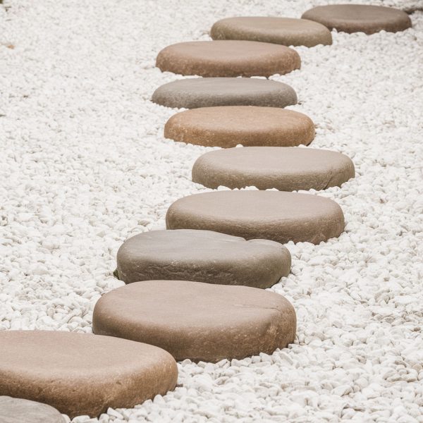 18 Stepping Stone Pathway Ideas – Rhythm of the Home