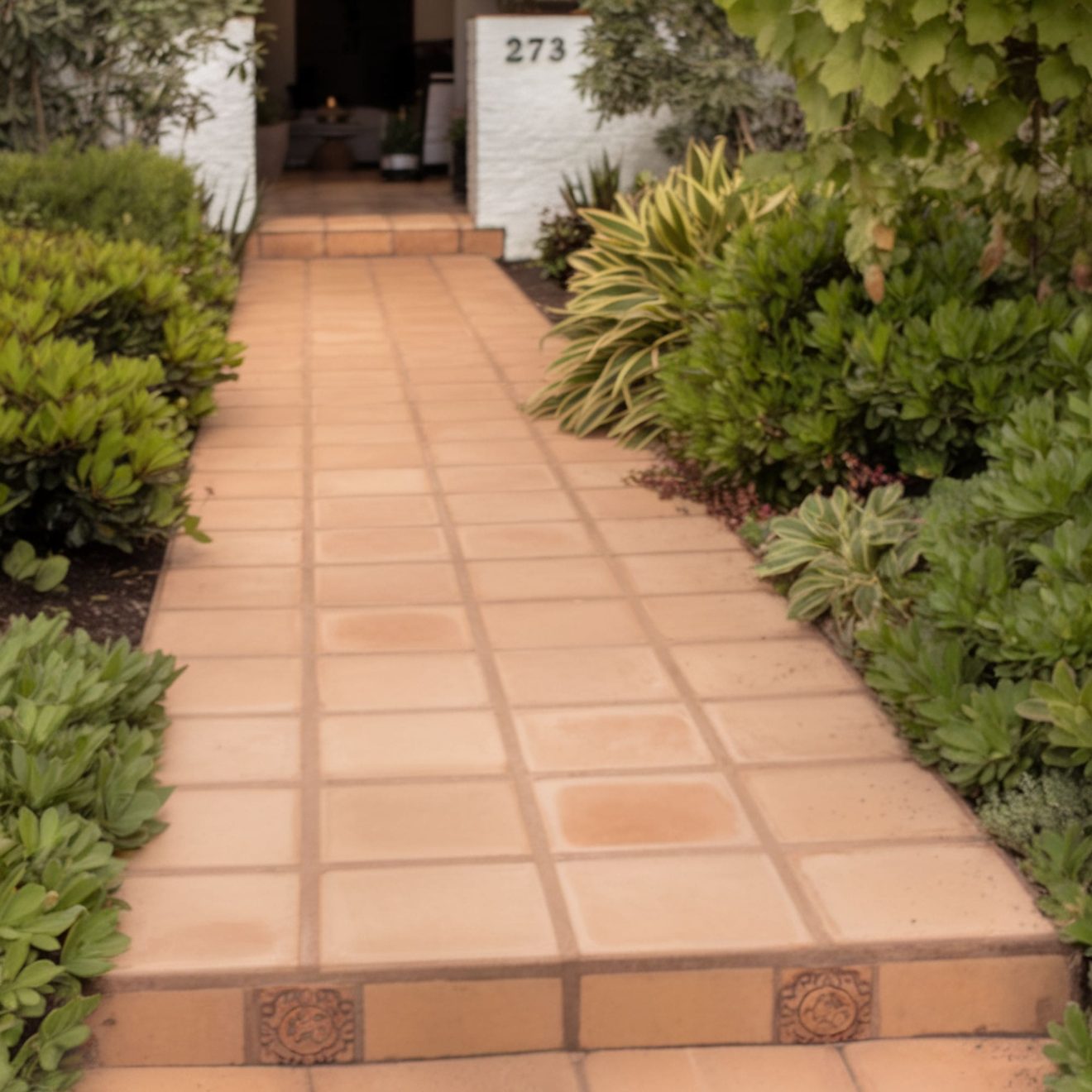 20 Stunning Walkway Ideas – Rhythm of the Home