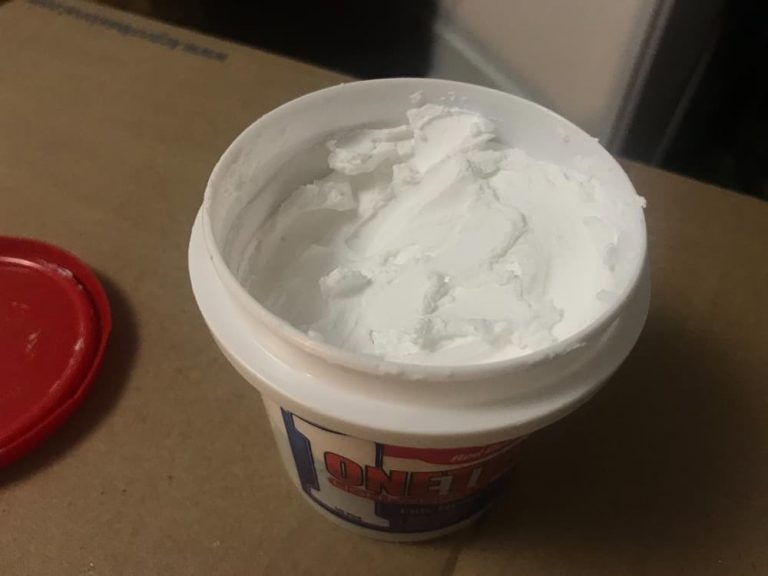 How to Spackle a Wall in 4 Steps – Rhythm of the Home