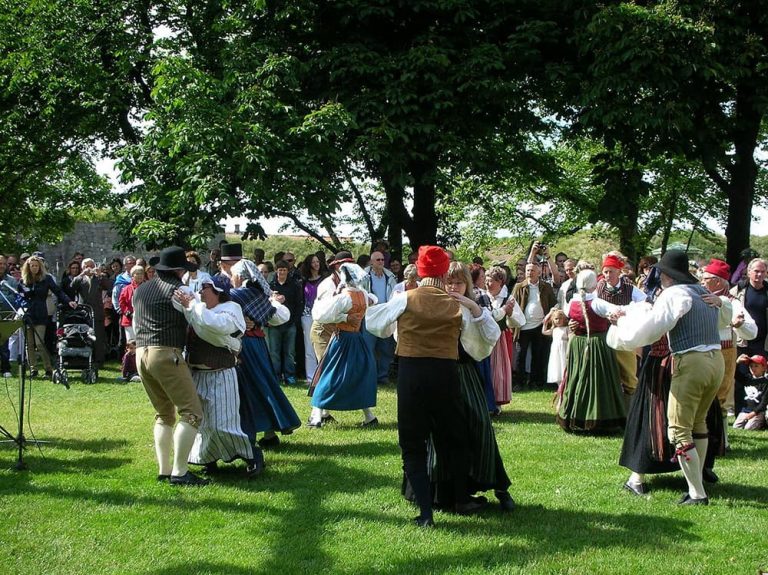 15 Summer Solstice Traditions – Rhythm of the Home