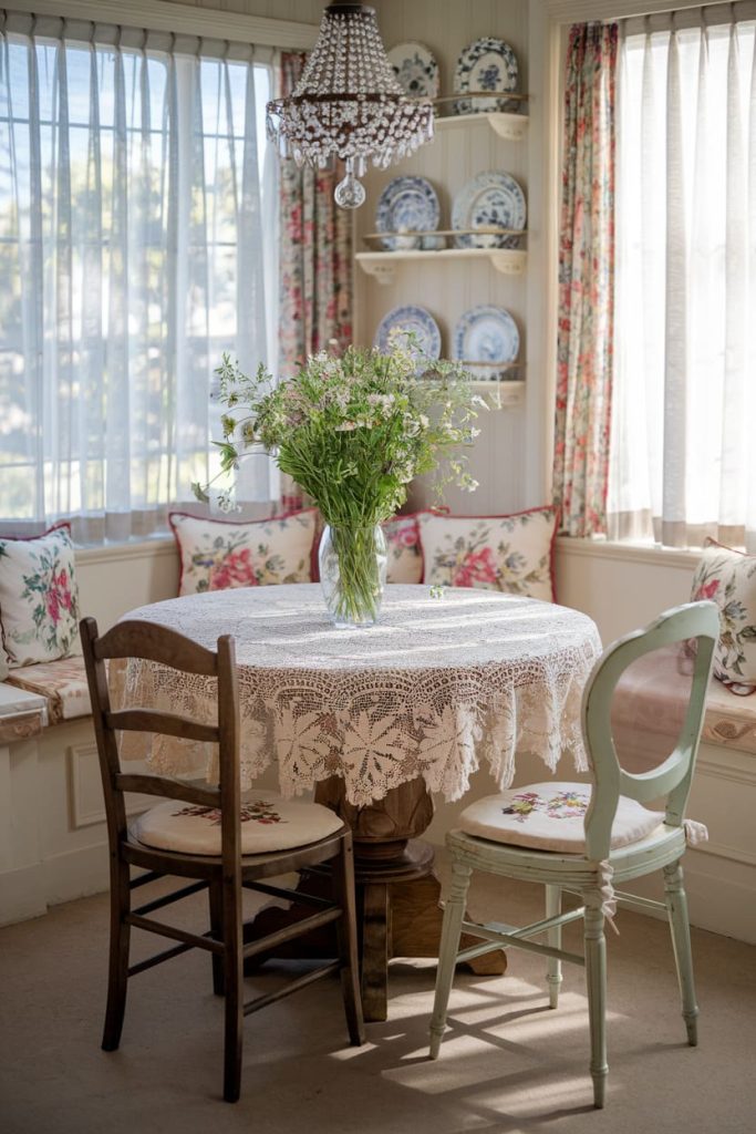 121 Fabulous Granny Chic (Grandmillennial) Home Decor Ideas – Rhythm of ...