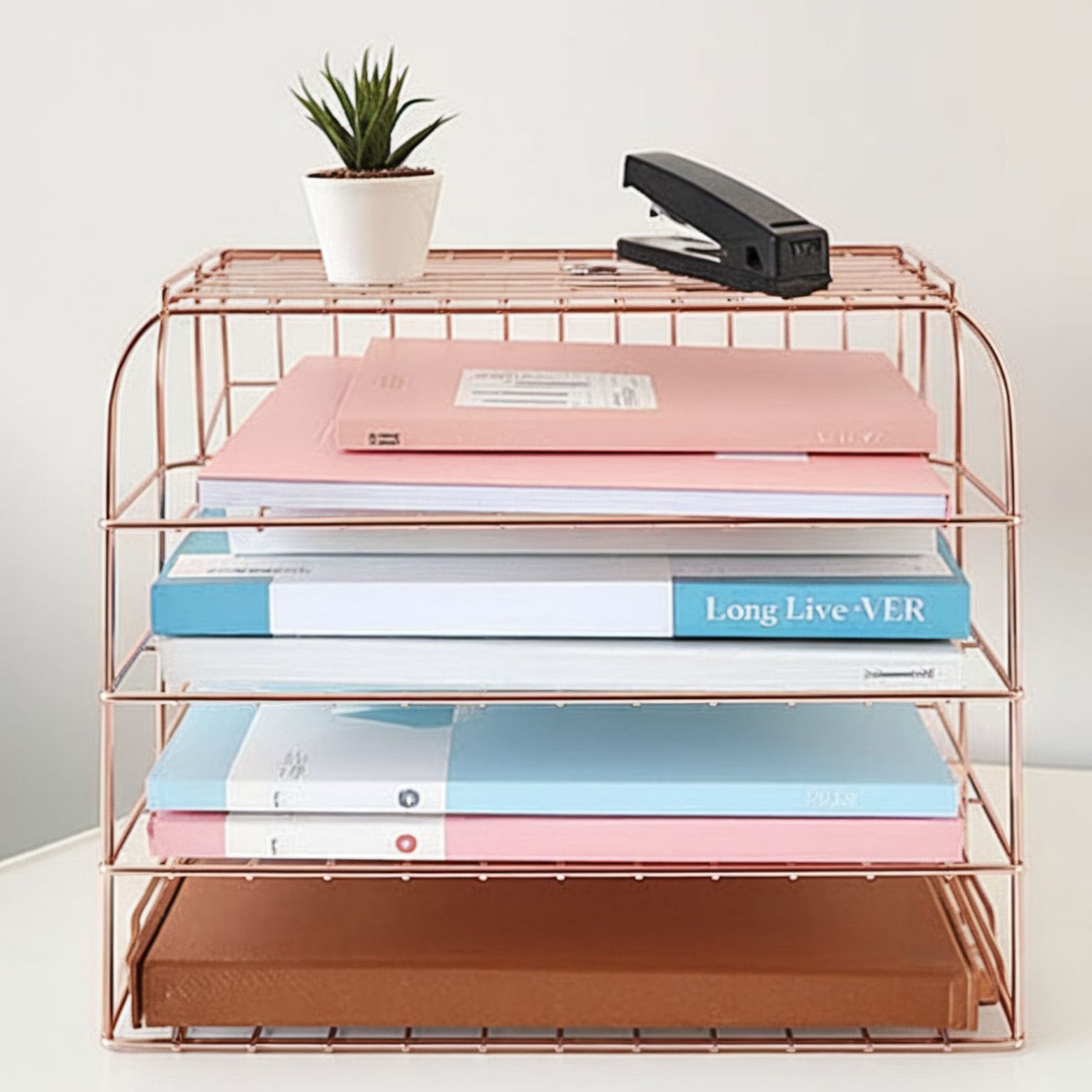 20 Brilliant Decor Ideas to Make Your Cubicle Feel Homey – Rhythm of ...