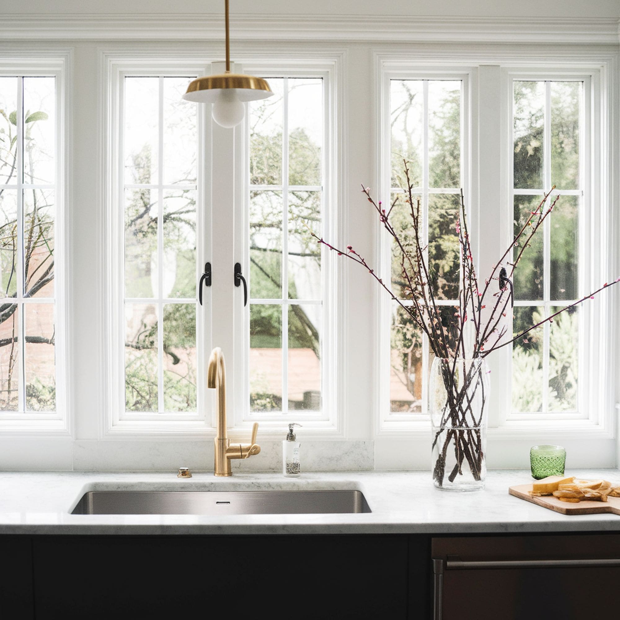 10 Gorgeous Kitchen Window Sills to Gawk At – Rhythm of the Home