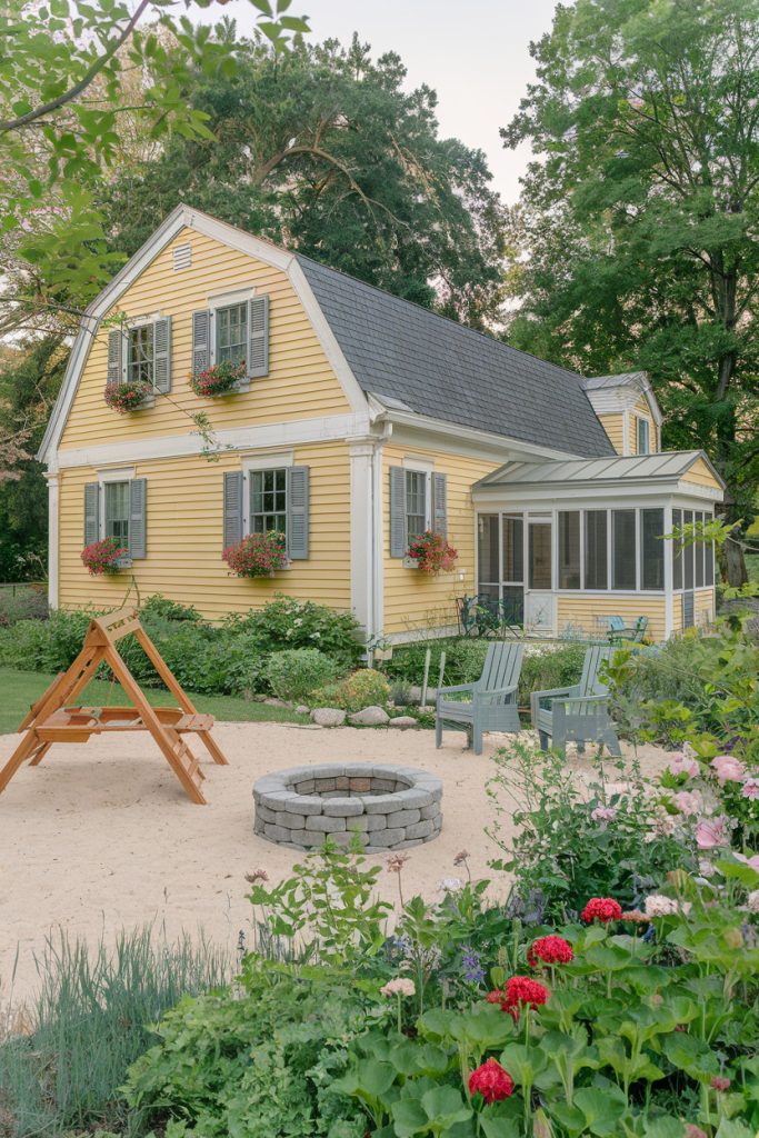 The 53 Best Exterior Colors for Ranch Houses – Rhythm of the Home