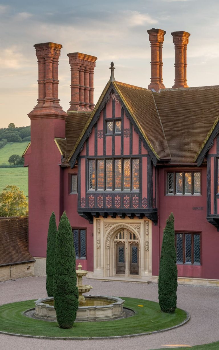 150 Beautiful Tudor Mansions – Rhythm of the Home