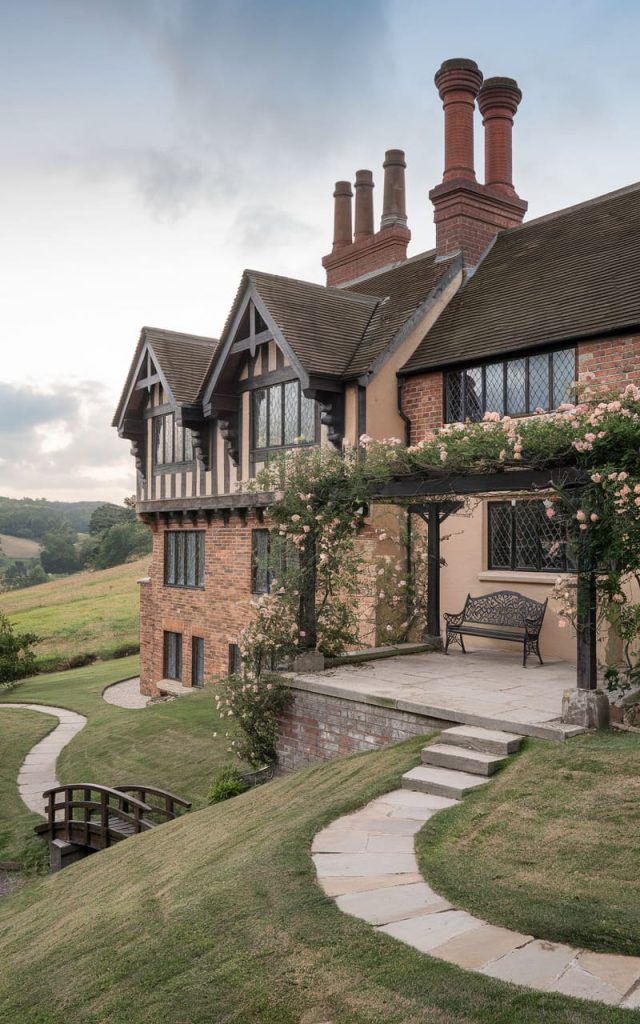 150 Beautiful Tudor Mansions – Rhythm of the Home